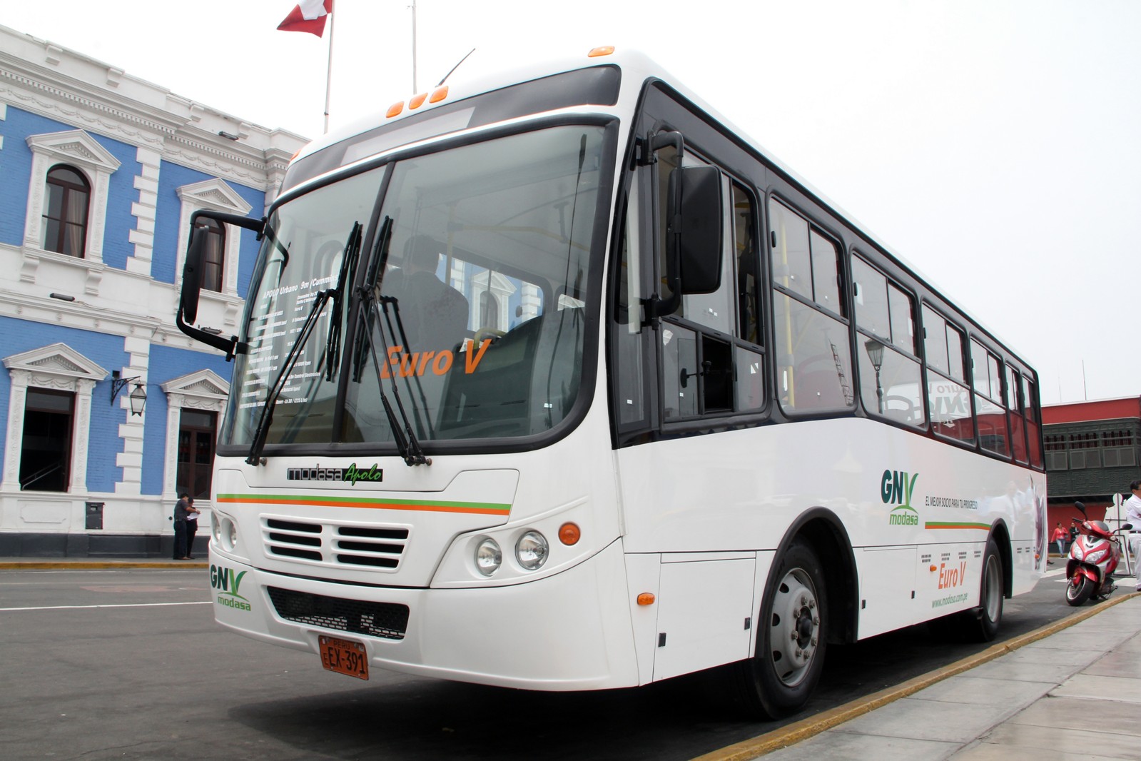 OPINIÓN Pe.: ¿NUEVOS BUSES MEJORARÁN TRANSPORTE PUBLICO?